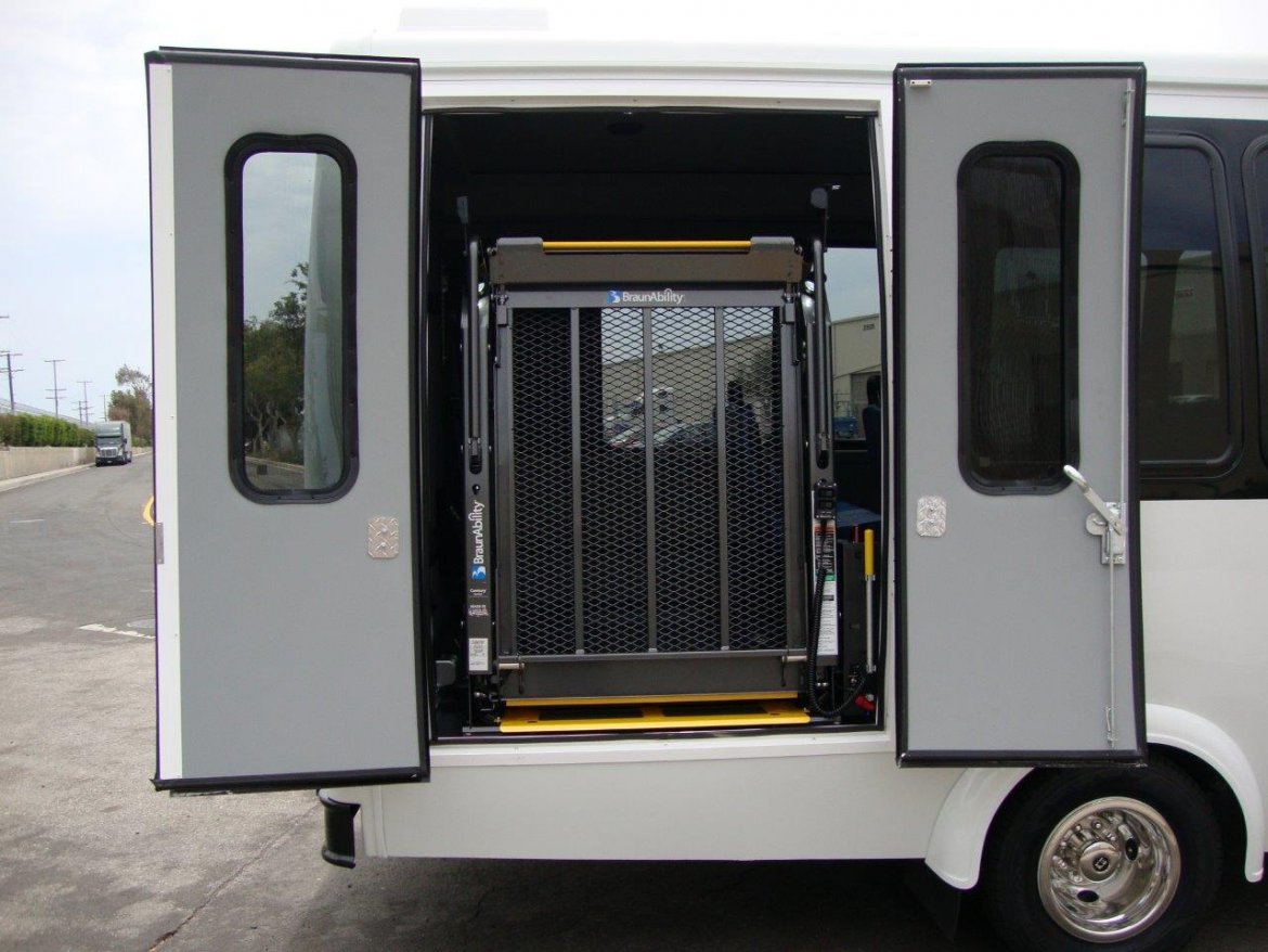 New 2018 Ford E-350 Super Duty Cutaway for sale #WS-11375 | We Sell Limos