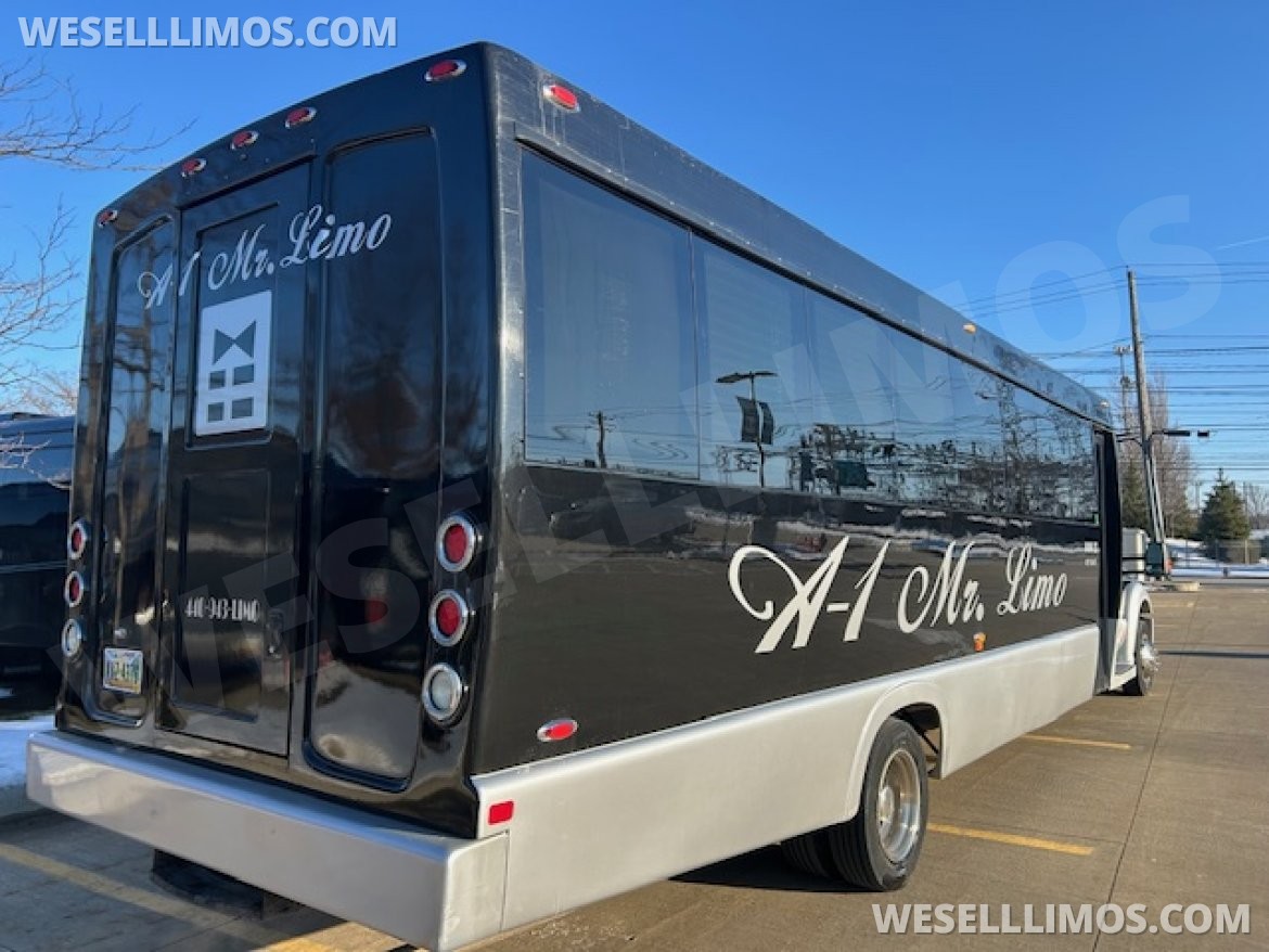 Used 2014 Ford F550 for sale in WICKLIFFE, OH #WS-18634 | We Sell Limos