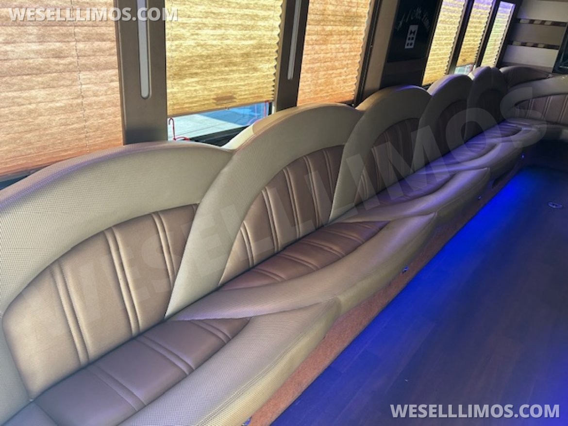 Used 2014 Ford F550 for sale in WICKLIFFE, OH #WS-18634 | We Sell Limos