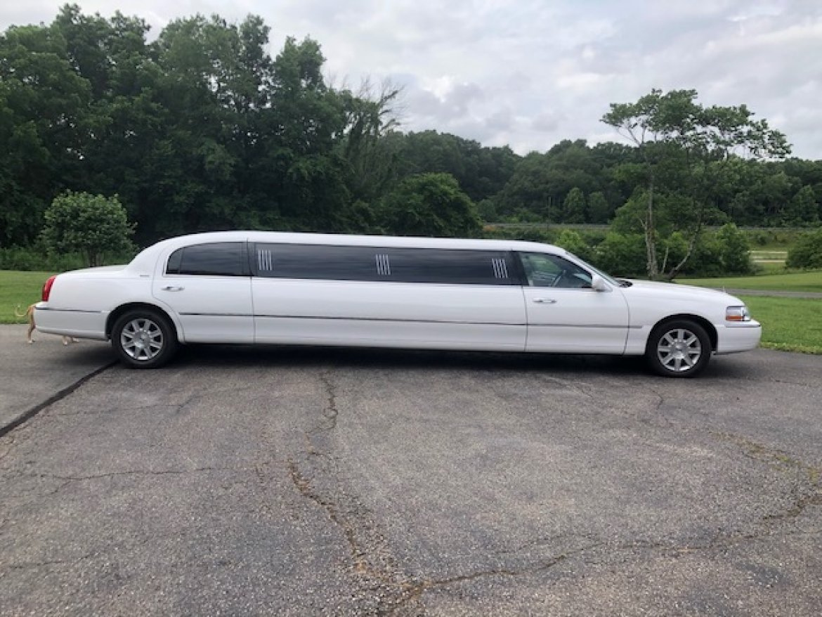 Used 2007 Lincoln Executive Coach for sale #WS-13529 | We Sell Limos
