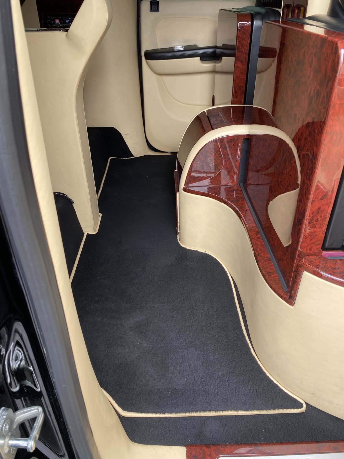 Used 2013 Cadillac Escalade ESV for sale #WS-14679 | We Sell Limos