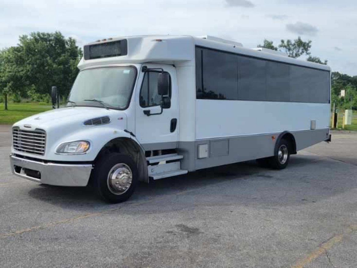 Used 2019 Freightliner Champion Defender for sale #WS-15391 | We Sell Limos