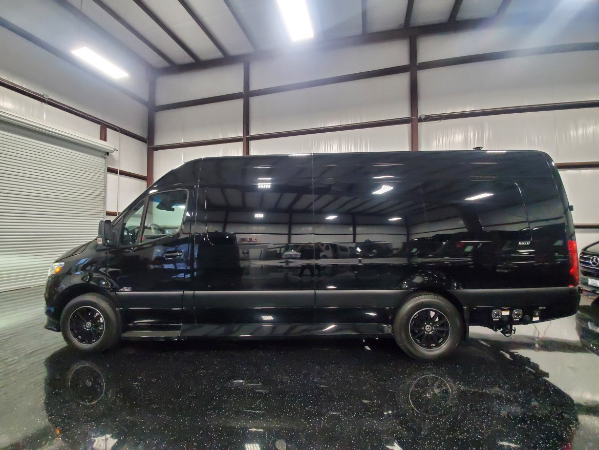 New 2023 Mercedes-Benz Sprinter 3500 170" EXT Luxe Day Cruiser D6 SS ...