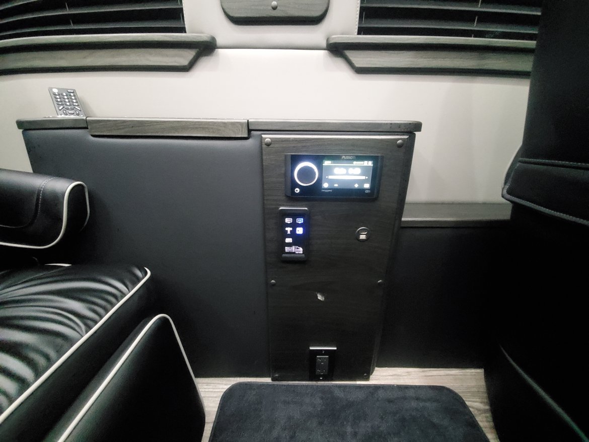 New 2023 Mercedes-Benz Sprinter 3500 170" EXT Luxe Day Cruiser D6 SS ...