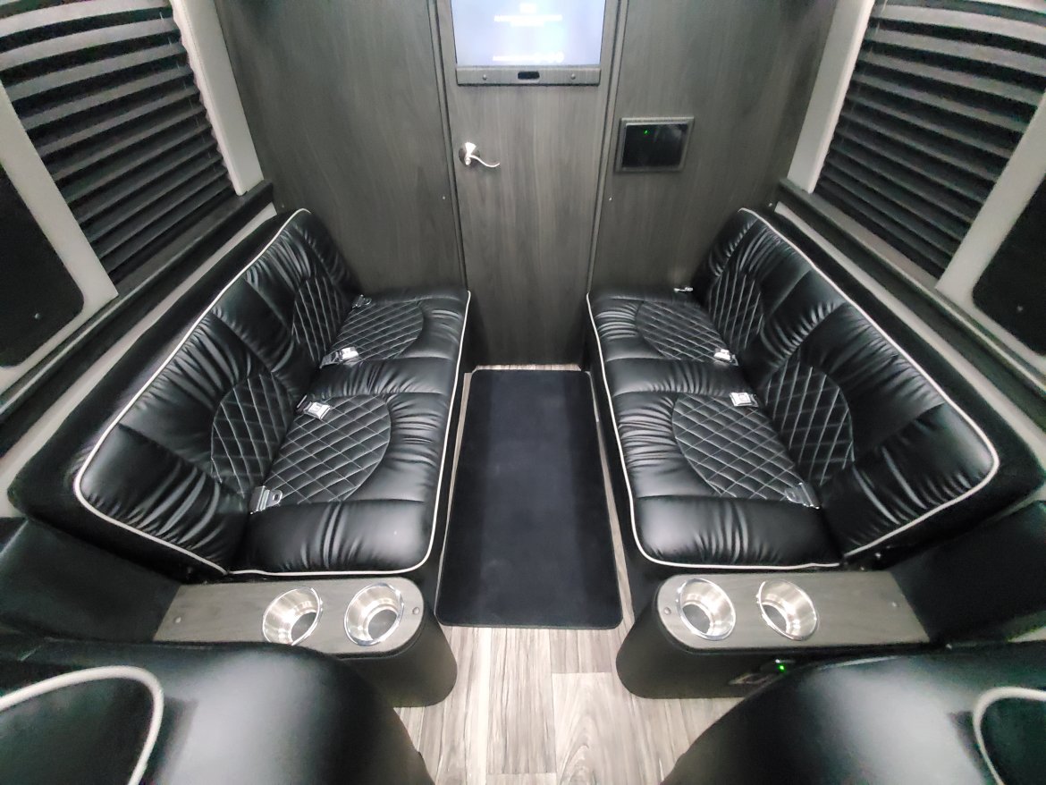 New 2023 Mercedes-Benz Sprinter 3500 170" EXT Luxe Day Cruiser D6 SS ...