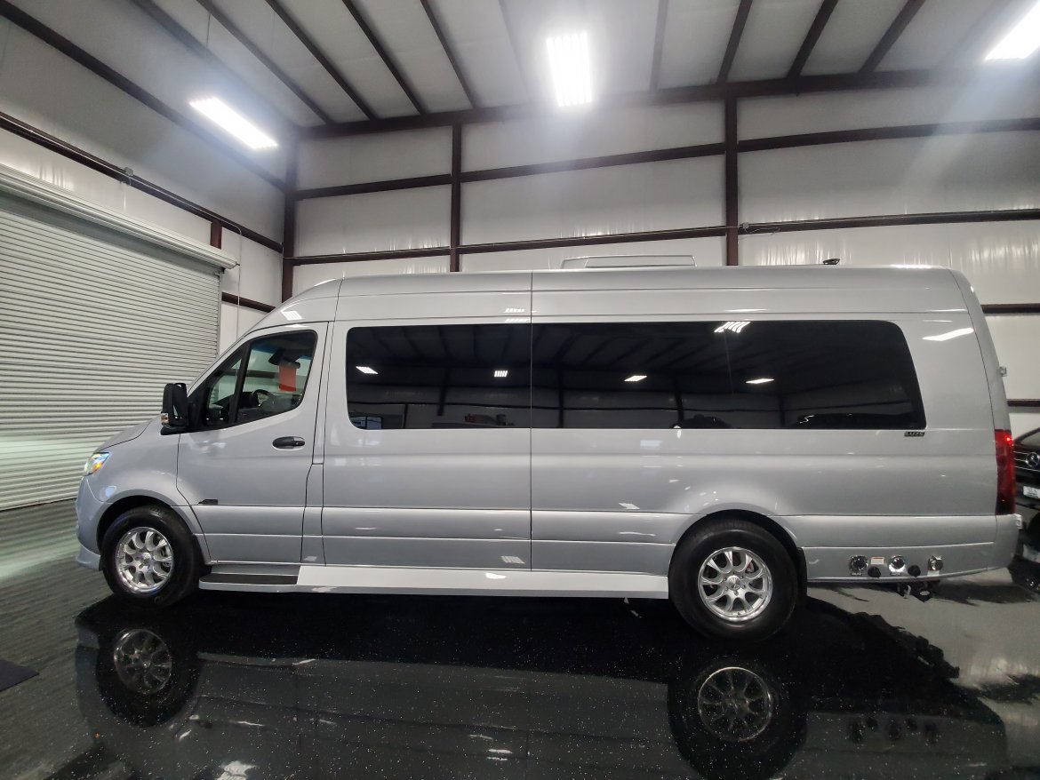 New 2023 Mercedes-Benz Sprinter 3500 170" Midwest Luxe Daycruiser SS ...