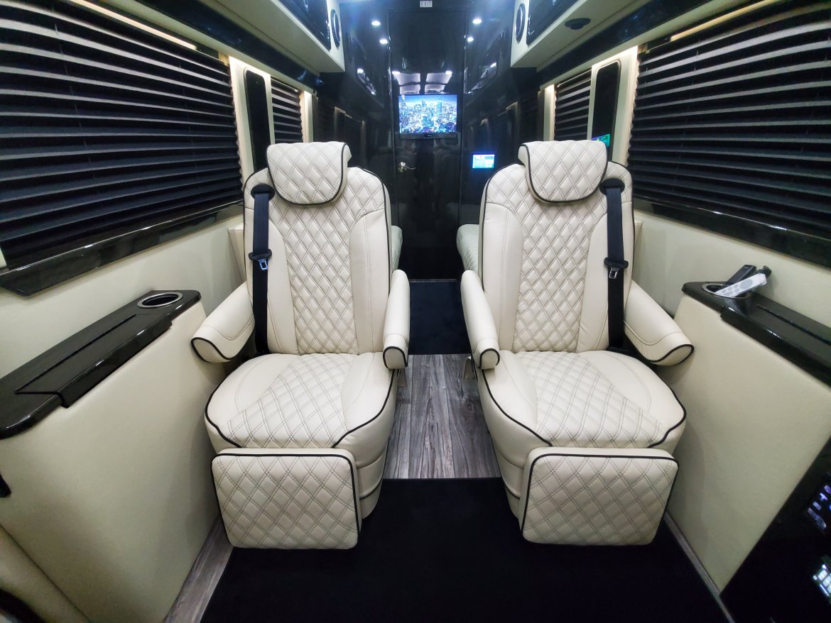 New 2023 Mercedes-Benz Sprinter 3500 170" Midwest Luxe Daycruiser SS ...
