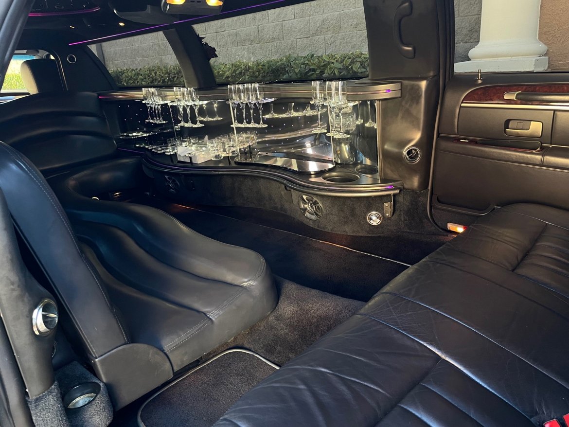 Used 2007 Lincoln Towncar Executive Limo for sale #WS-16012 | We Sell Limos