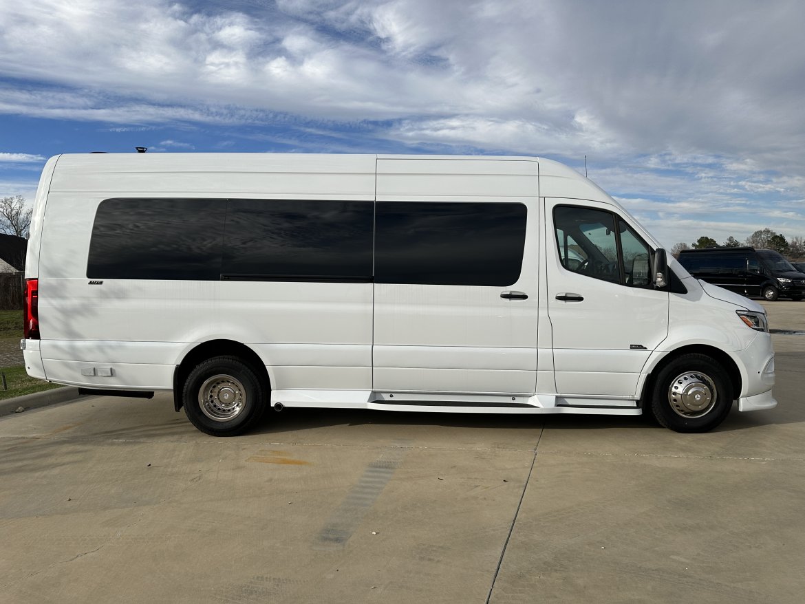 New 2023 Mercedes-Benz Daycruiser D6 for sale #WS-16115 | We Sell Limos