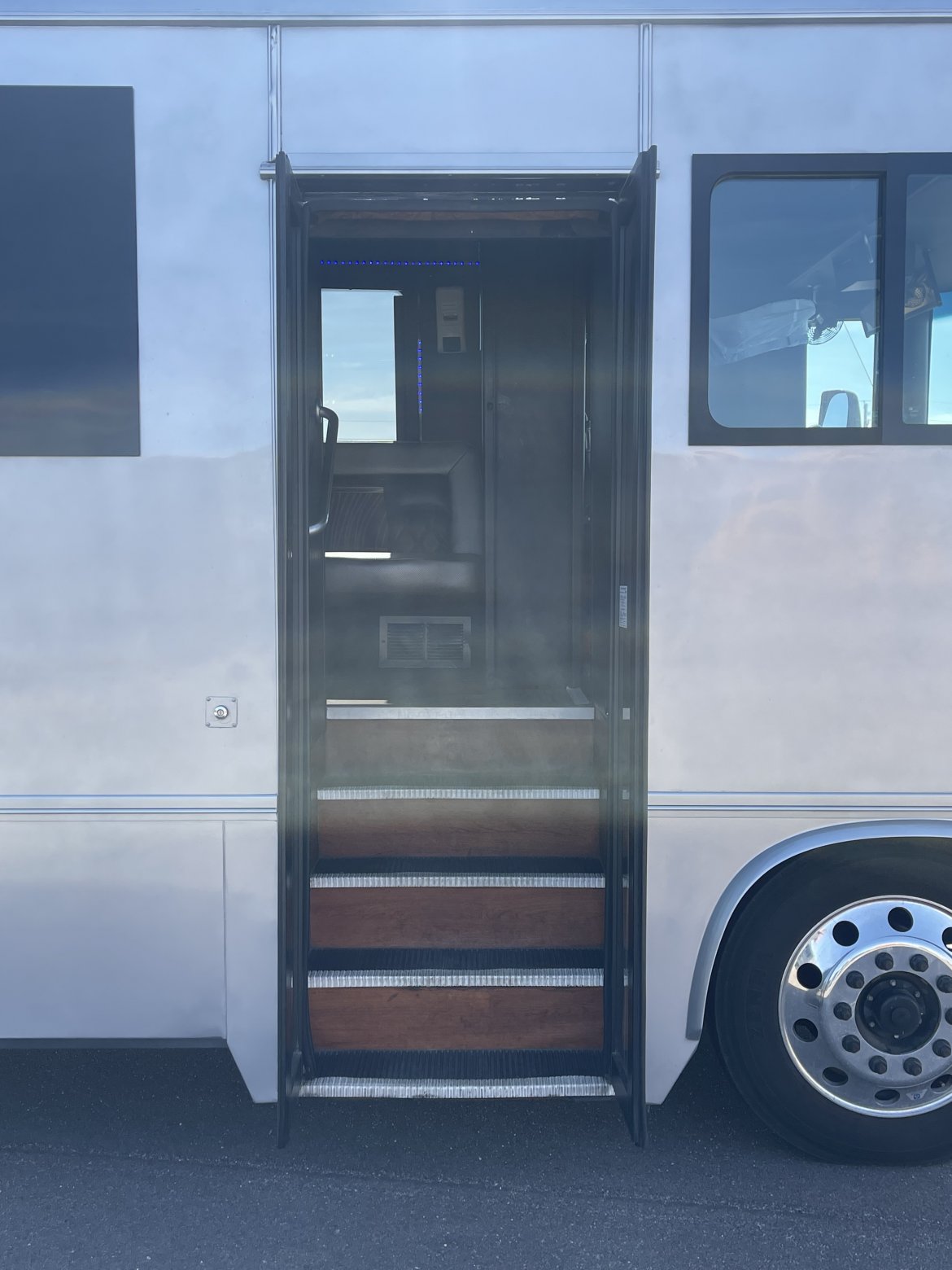 Used 2013 Freightliner MBC Front Engine Commercial Bus for sale in ...