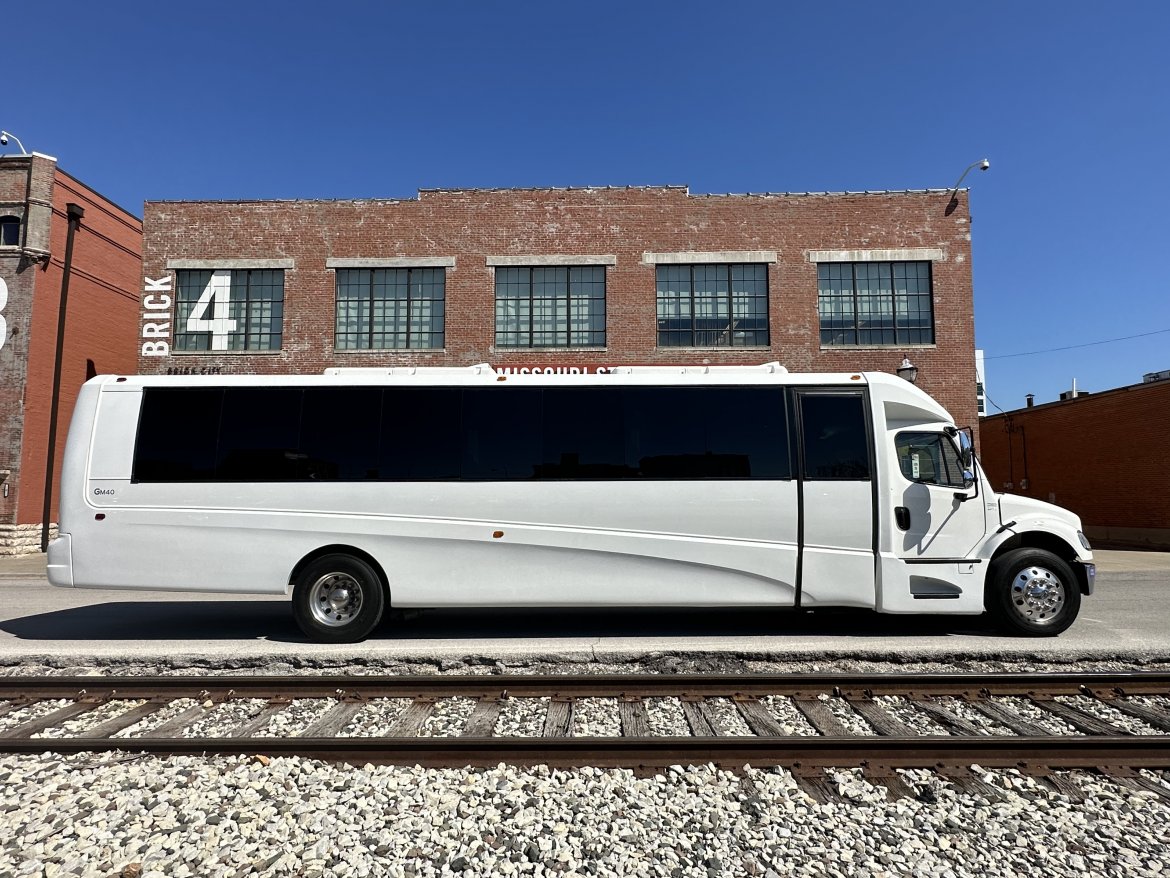 Used 2017 Freightliner GM40 for sale #WS-16281 | We Sell Limos