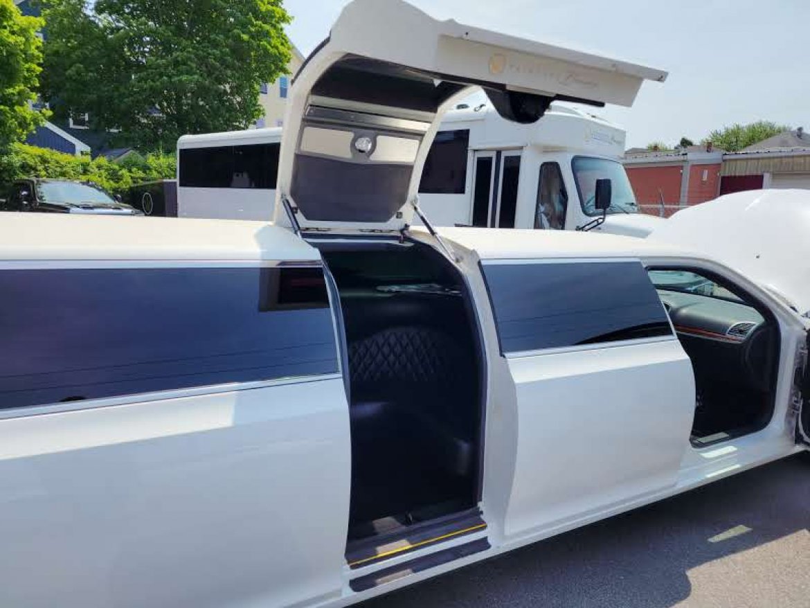 Used 2014 Chrysler 300 "Gullwing" 12 Passenger Limousine for sale #WS ...