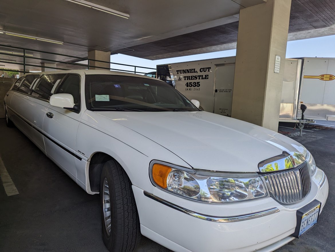 Used 2000 Lincoln Towncar for sale in Reno, NV #WS-16487 | We Sell Limos
