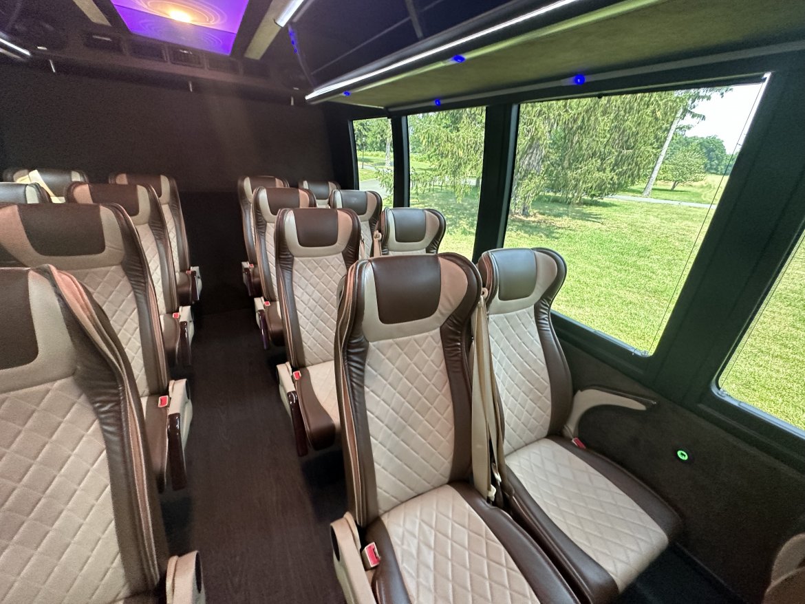 Used 2017 Ford F-550 30 Passenger Shuttle for sale #WS-16594 | We Sell ...