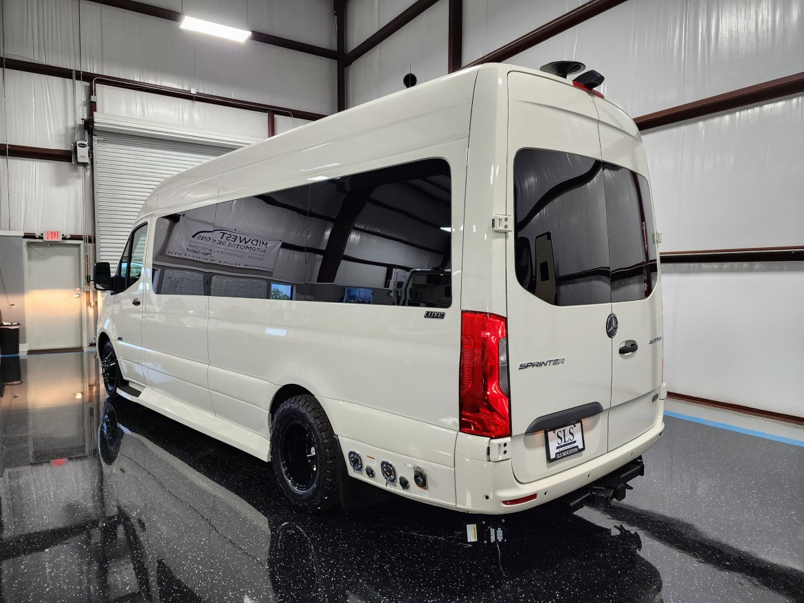 New 2024 Mercedes-Benz Daycruiser D6 for sale #WS-16685 | We Sell Limos