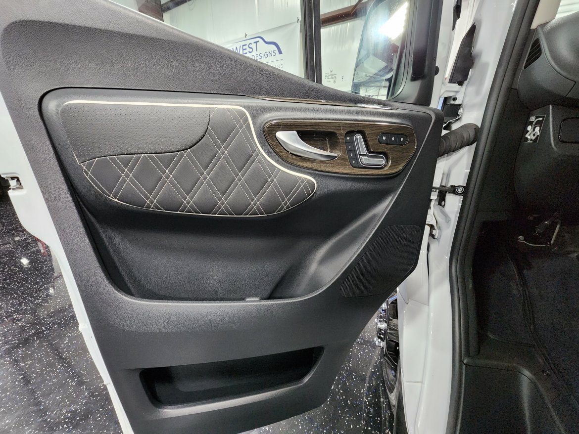 New 2024 Mercedes-Benz Daycruiser D6 with Partition for sale #WS-16734 ...