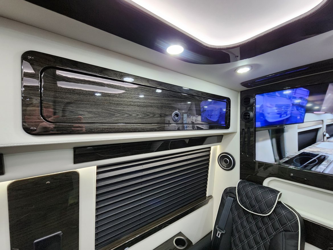 New 2024 Mercedes-Benz Daycruiser D6 with Partition for sale #WS-16734 ...