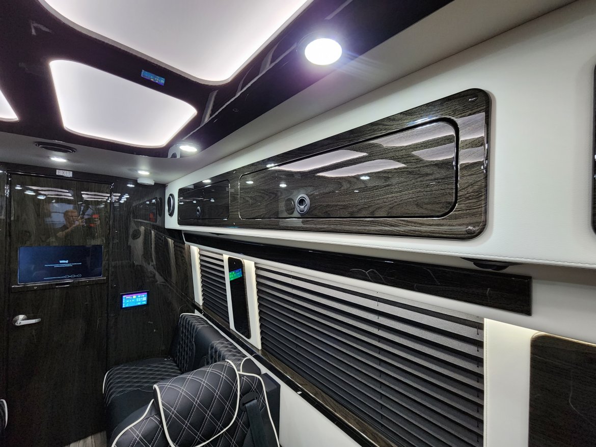 New 2024 Mercedes-Benz Daycruiser D6 with Partition for sale #WS-16734 ...