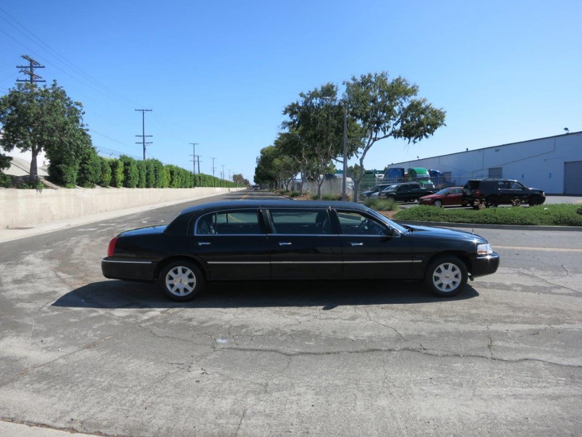 Used 2011 Lincoln Town Car 6-Door Limousine for sale in Carson, CA #WS ...