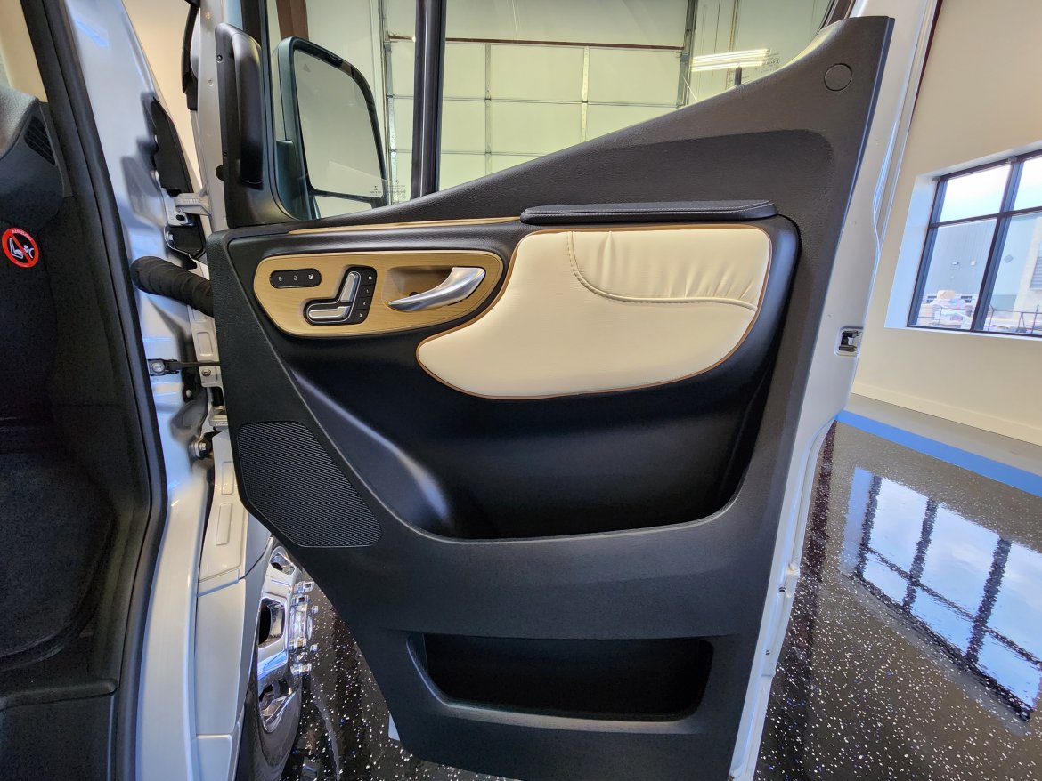 Used 2022 Mercedes-Benz Passage MD4 Lounge 170 EXT for sale in Cypress ...