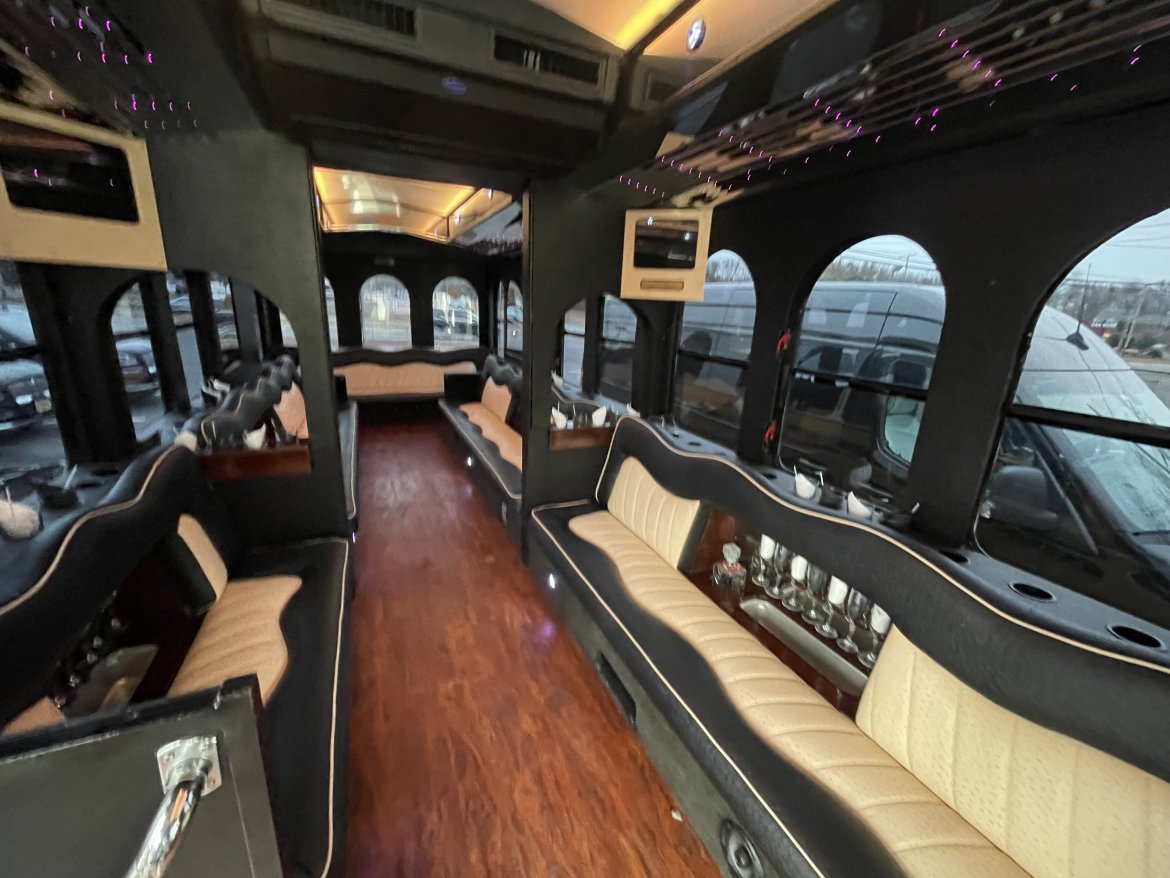 Used 2004 Freightliner Trolley - Limo Style for sale in Morganville, NJ ...