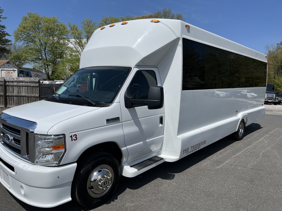 Used 2014 Ford E450 for sale in Pasadena, MD #WS-17579 | We Sell Limos