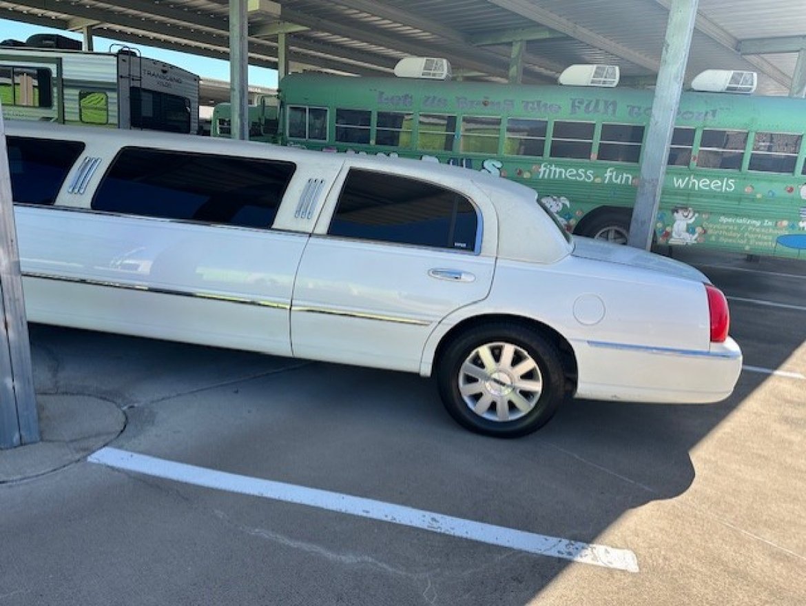 Used 2004 Lincoln Town Car 120 Stretch 10 Passengers for sale in Frisco ...
