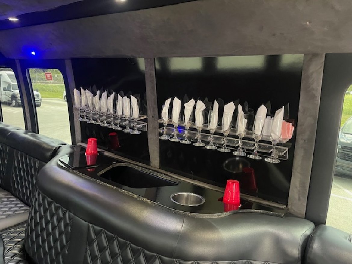 Used 2015 Ford F550 for sale in Austin, TX #WS-17801 | We Sell Limos