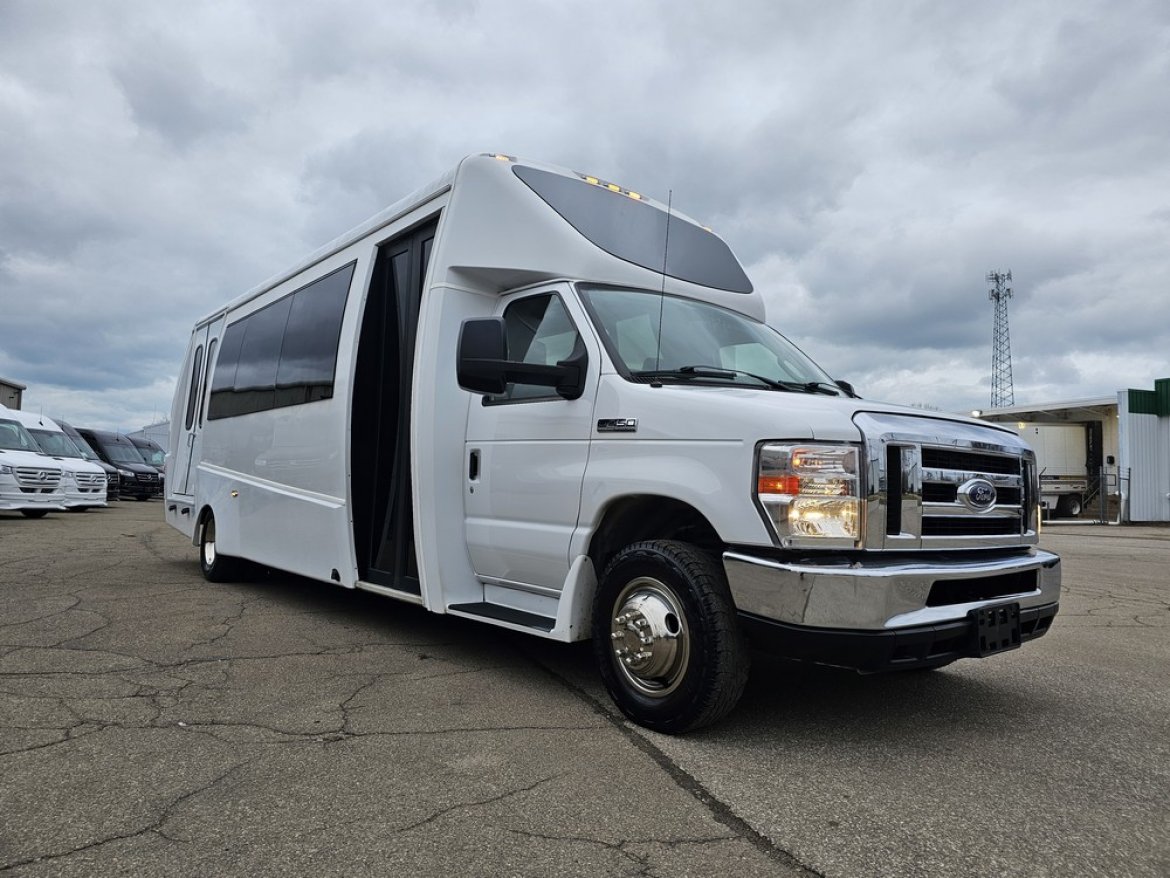 Used 2018 Ford E-450 for sale in Erie, PA #WS-17830 | We Sell Limos